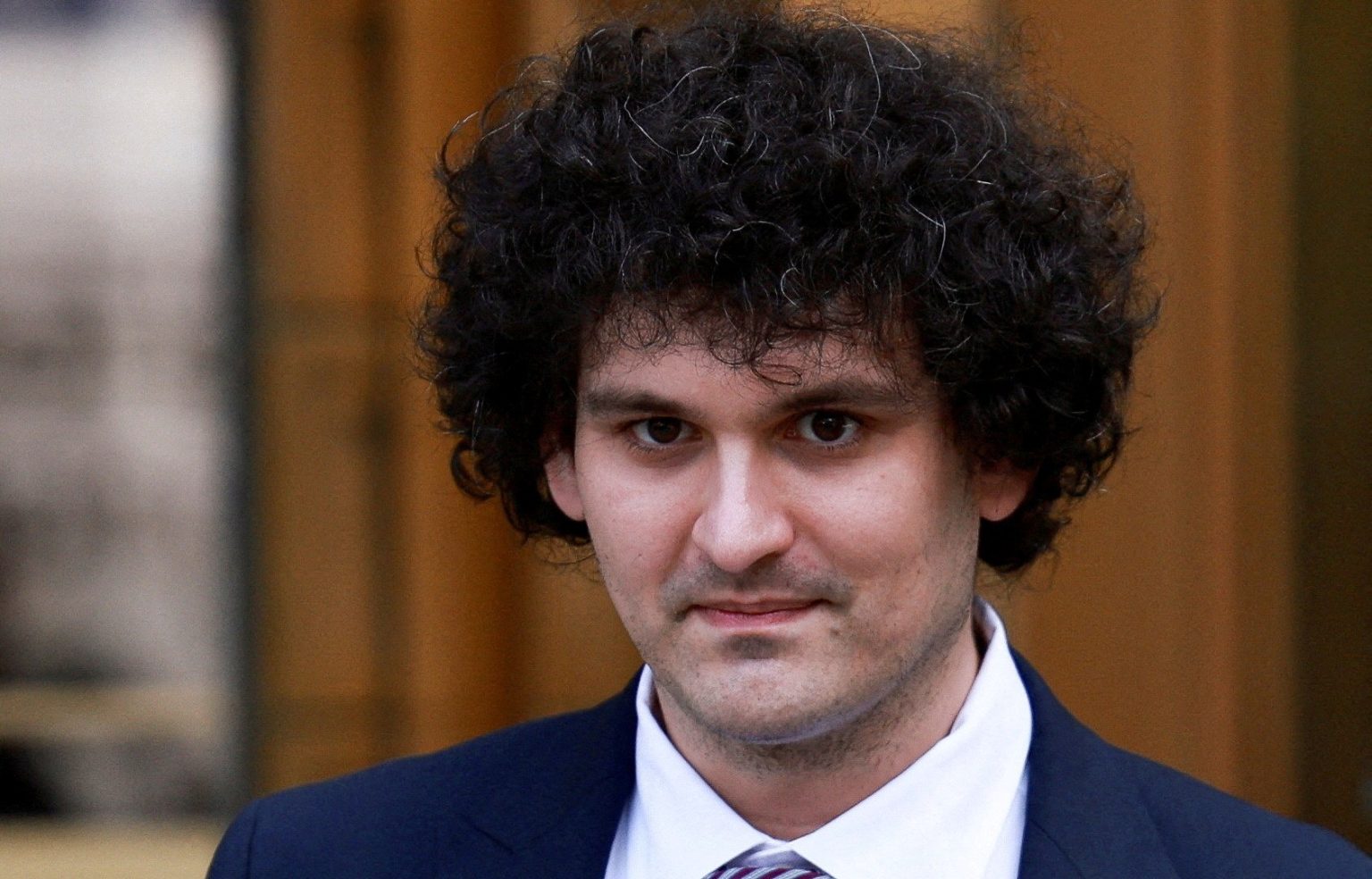 Bankman-Fried di FTX ammette "errori" e nega la frode durante il processo