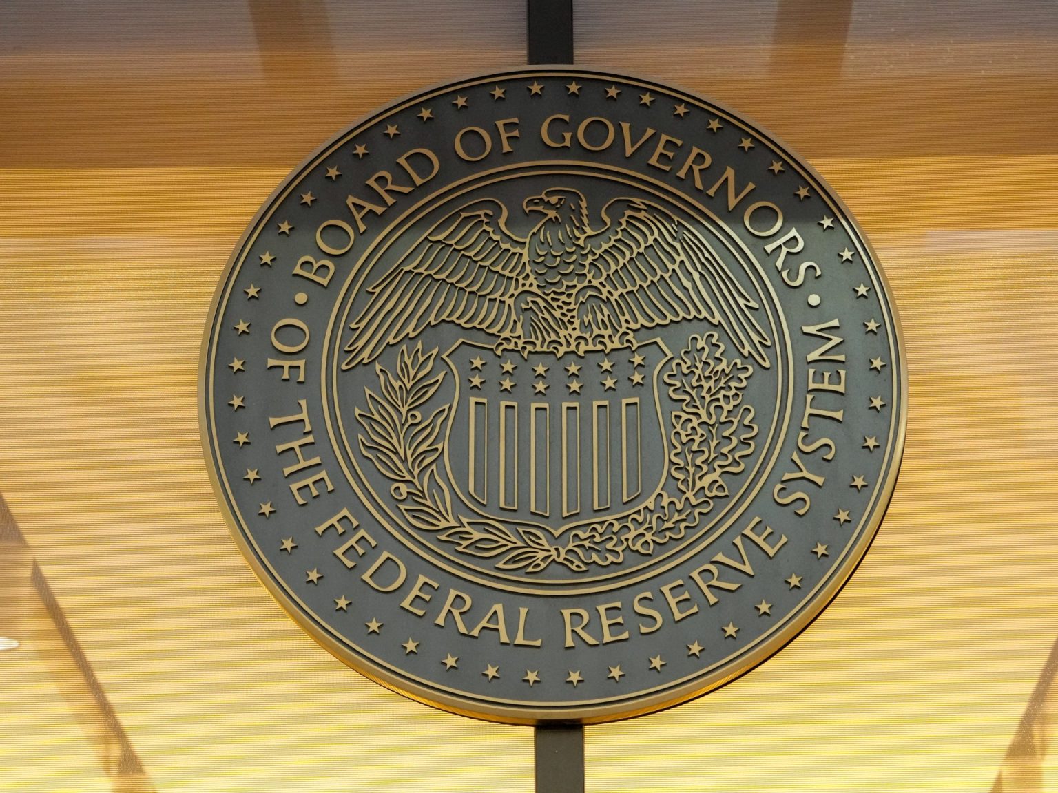 La Federal Reserve degli Stati Uniti riduce i tassi di interesse per la ...