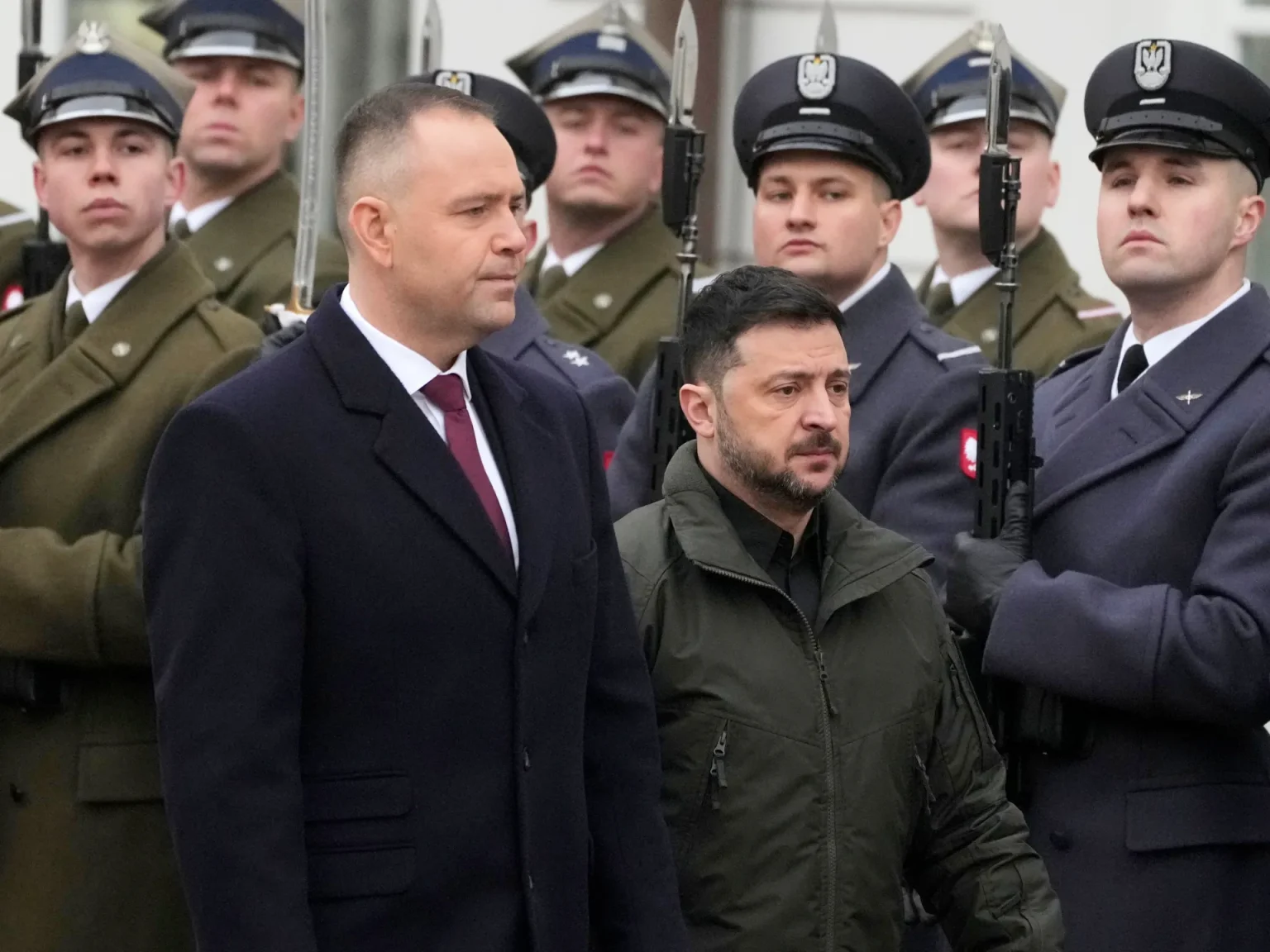 Zelenskyj e gli alti funzionari ucraini restituiscono i premi polacchi ...